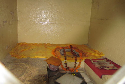 Sri Sri Radha Damodara Temple | Holy Dham