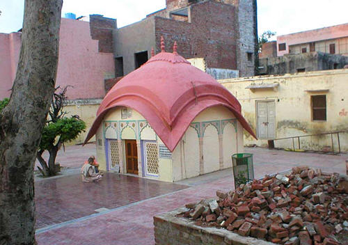 Sri Sri Radha Damodara Temple | Holy Dham